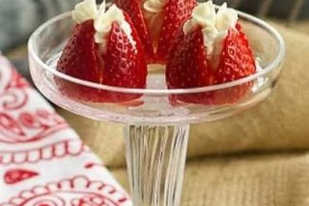 20-Minute Mascarpone Filled Strawberries | EasyCook